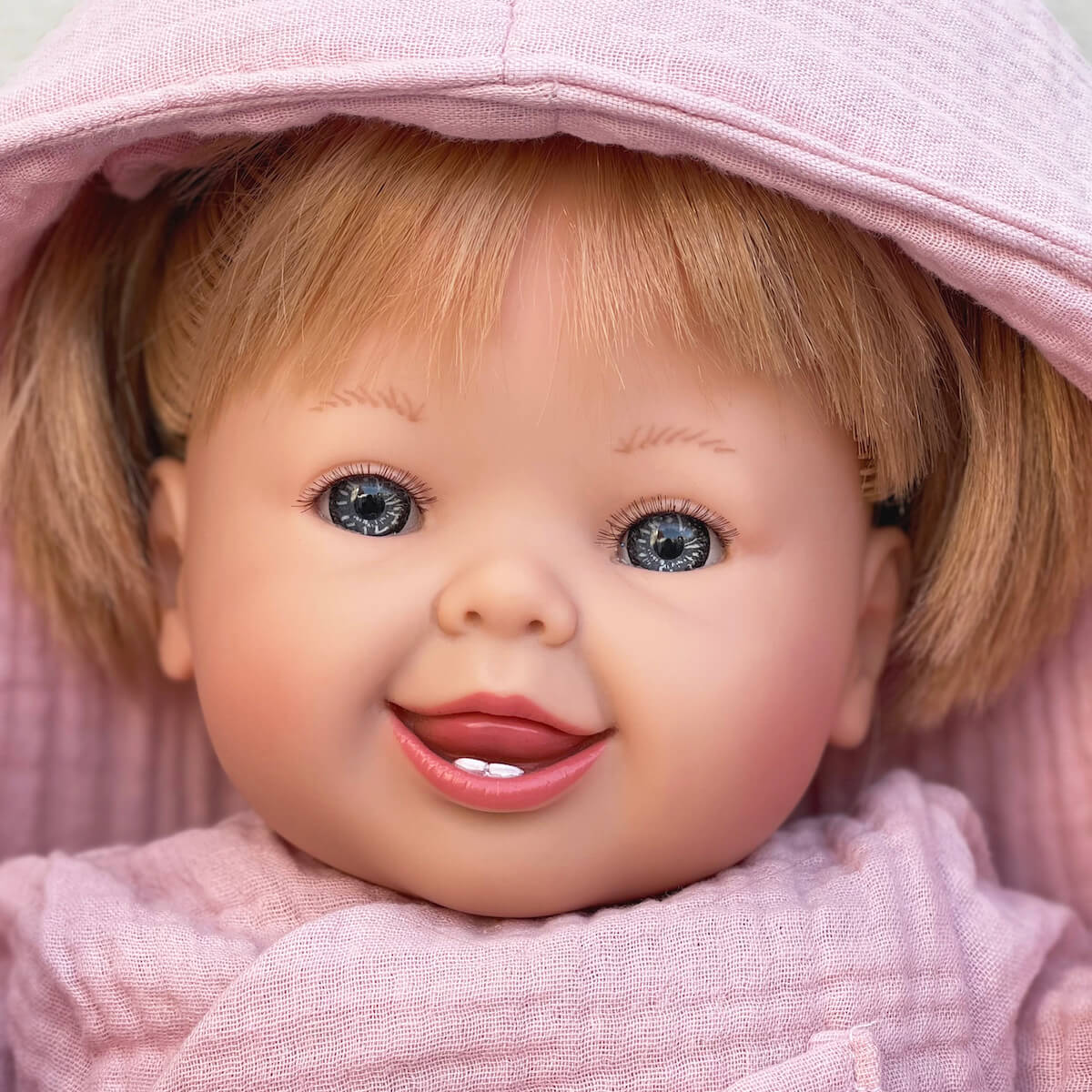 Boneca de rabo de porco Emma BOBBLE rosa 42 cm - Conforama